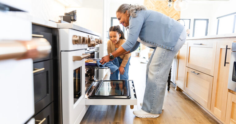 How to Clean a Self-Cleaning Oven Manually – Easy Tips